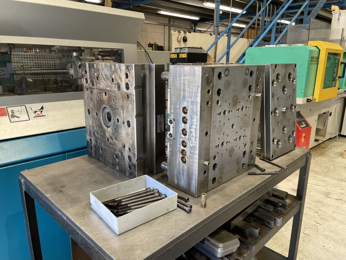 The process of plastic injection moulding - Bowles & Walker